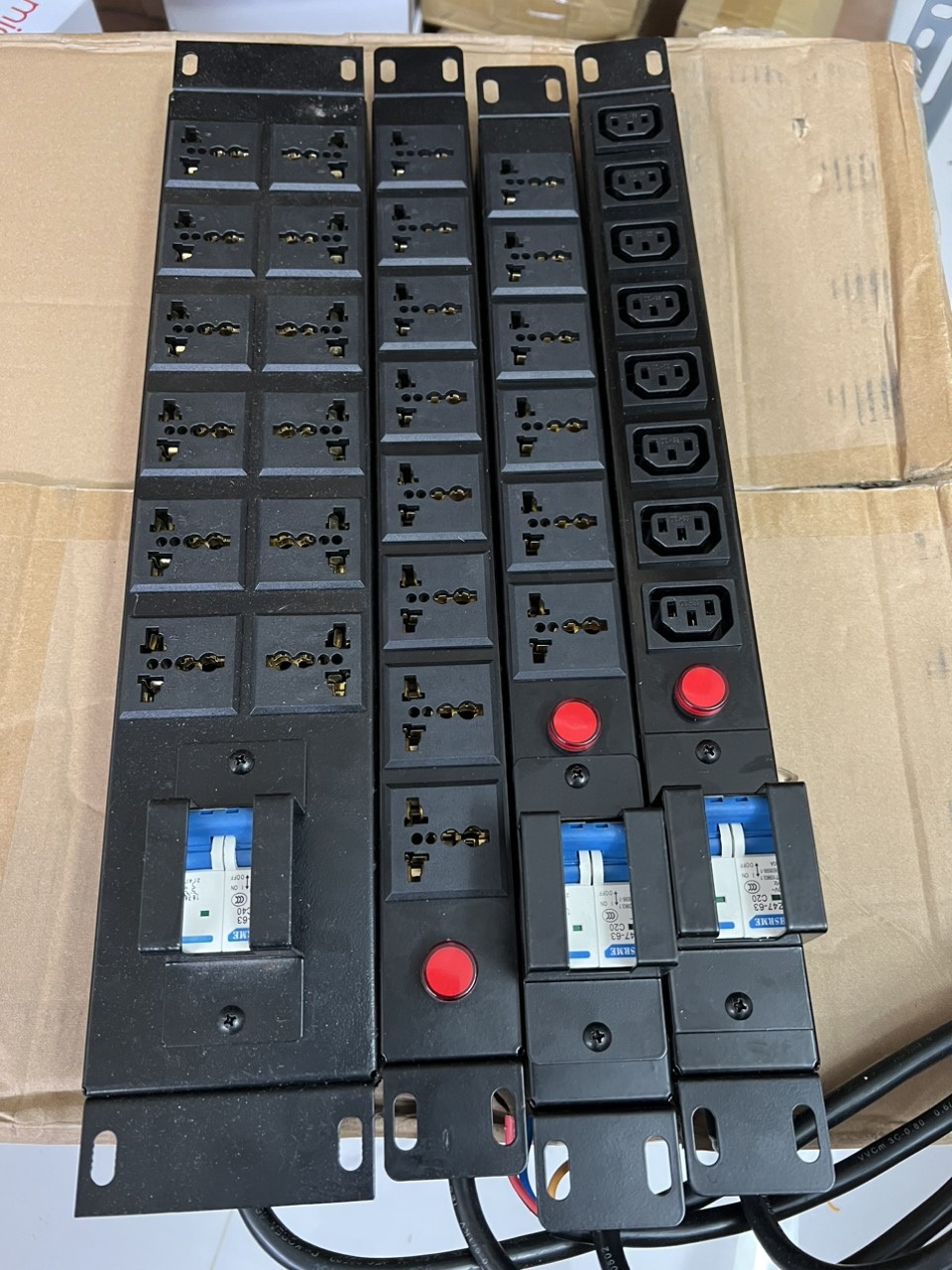 Thanh nguồn PDU 6 ổ cắm đa năng M MCB 20A + Dây nguồn EU 3X1.5MM2-AnRack